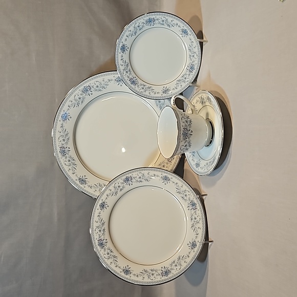 Noritake | Dining | Contemporary Noritake Blue Hill 2482 5 Piece Place ...